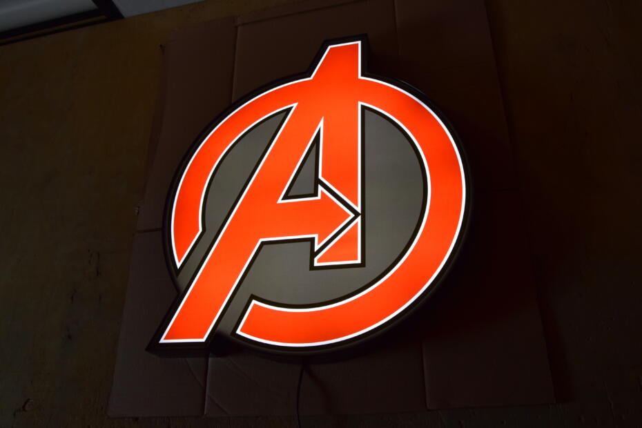 Illuminated 3D LED Marvel's Avengers Logo 50-80 CM Advertisement ...